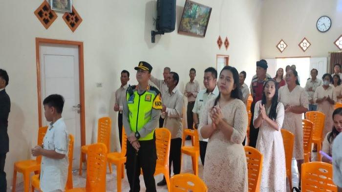 Beri Rasa Aman dan Nyaman, Polres OKU Selatan Jaga Ketat Gereja di Kota Muaradua - Tribunsumsel.com