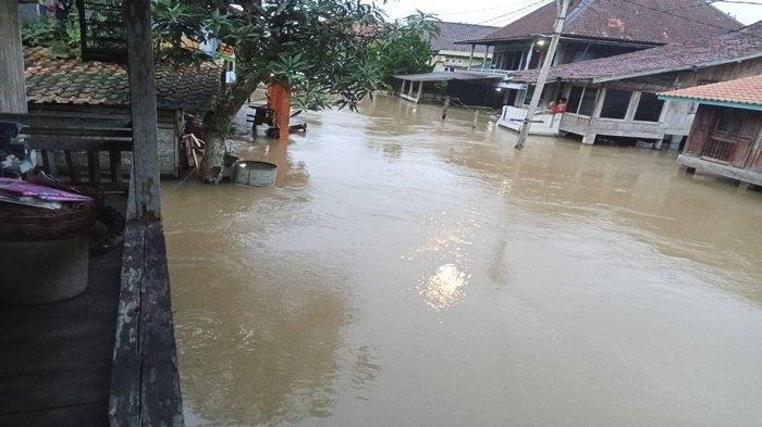 Puluhan Rumah di Kertajaya Terendam, Sungai Sake Muba Meluap Akibat Curah Hujan Tinggi ...