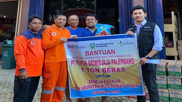 Bantu Korban Banjir di Musi Rawas Utara, Pusri Berikan Bantuan 1 Ton Beras - Tribunsumsel.com