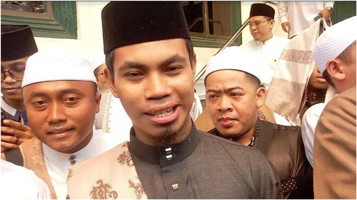 Qori Internasional Syamsuri Firdaus Imam Shalat Jumat di Masjid Agung ...