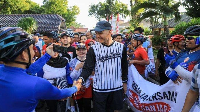 Ratusan Pesepeda Beri Salam Perpisahan dan Ucapan Cinta kepada Ganjar ...
