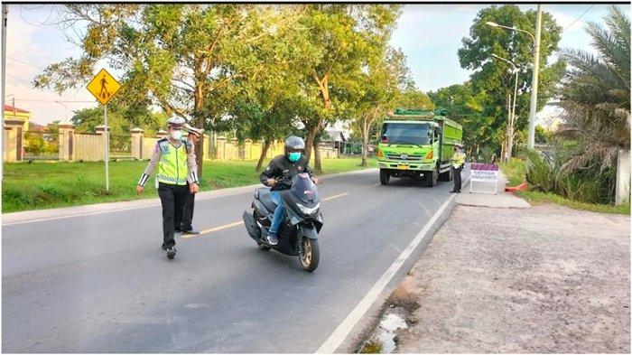 Main Tempat Teman Oca tak Pakai Helm, Puluhan Pengendara Terjaring Razia di Jalintim Kayuagung ...