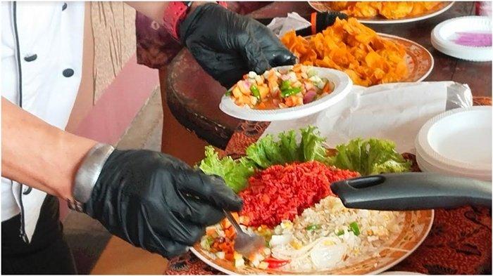 Resep Nasi Goreng Merah Putih Ala Chef Yadi Danuarta, Pakai Pewarna ...