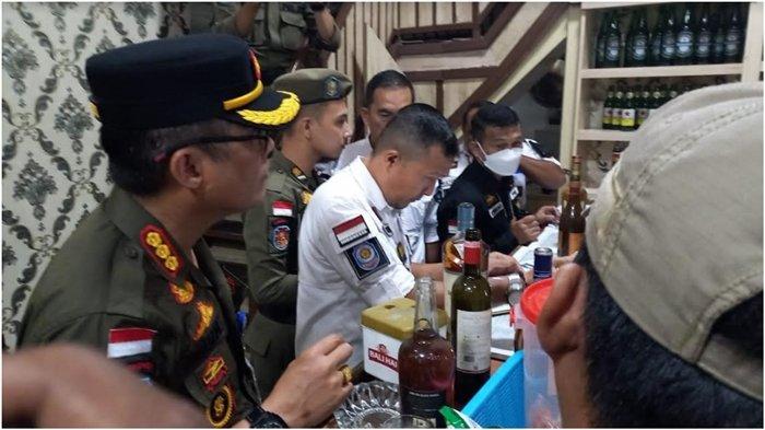 Satpol PP Razia Tempat Hiburan di Palembang Jelang Nataru 2022, Amankan Ratusan Botol Miras ...