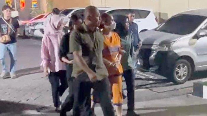 Duduk Perkara Isa Zega Ditahan Kasus Pencemaran Nama Baik Dilaporkan Shandy Purnamasari, Ogah ...