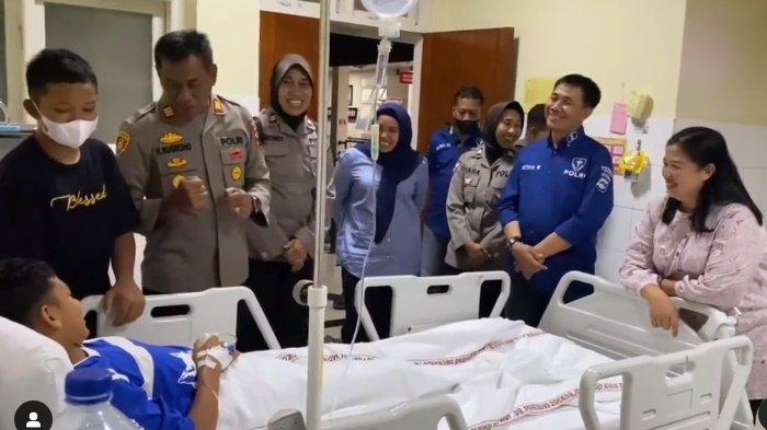Senyum FF Korban Bullying SMP di Cilacap saat Dijenguk Polisi, Ungkap ... Senyum FF Korban Bullying SMP di Cilacap saat Dijenguk Polisi, Ungkap ...