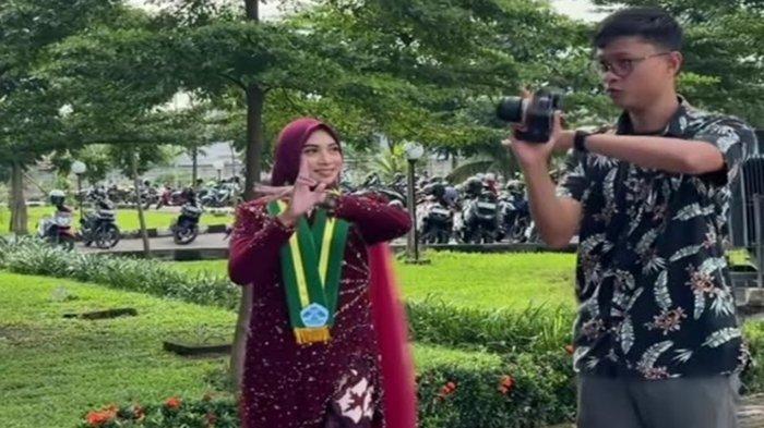 Sosok Demasta Wijaya, Fotografer Asal Palembang yang Viral Karena Totalitas Arahkan Kliennya ...