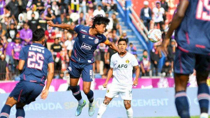 Suporter Dipertandingan Persik vs Arema FC Rusuh, Menpora Sebut Ada ...