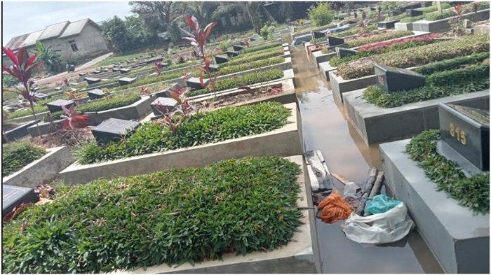 TPU Kebun Bunga Palembang Terendam Banjir Setengah Meter, Kanal Penuh ...