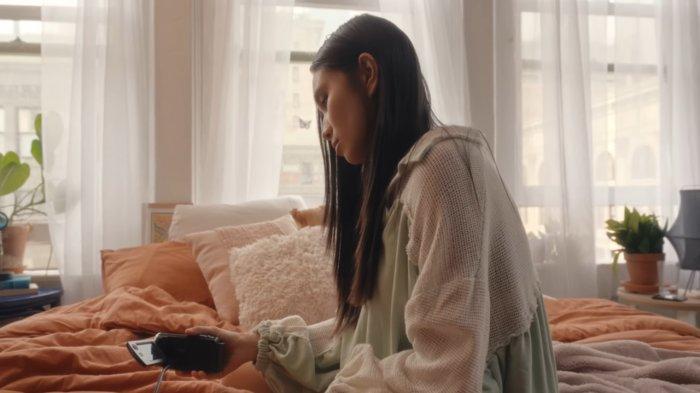 Terjemahan Lirik Lagu NIKI - Backburner, Viral di TikTok dan Instagram - Tribunsumsel.com