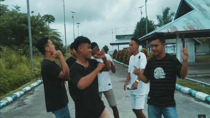 Terjemahan Lirik Lagu Terek Bale - Maman Ten, Viral di Tiktok: Eh Sorry ...