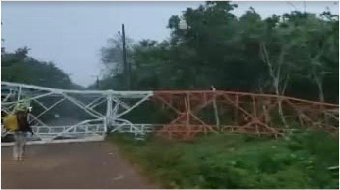 Tower BTS Roboh di Desa Riding OKI, Tutup Akses Penghubung Kecamatan ...