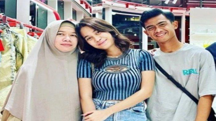 Ibunda Azizah Salsha Singgung Soal Kehidupan Pernikahan Hingga ...