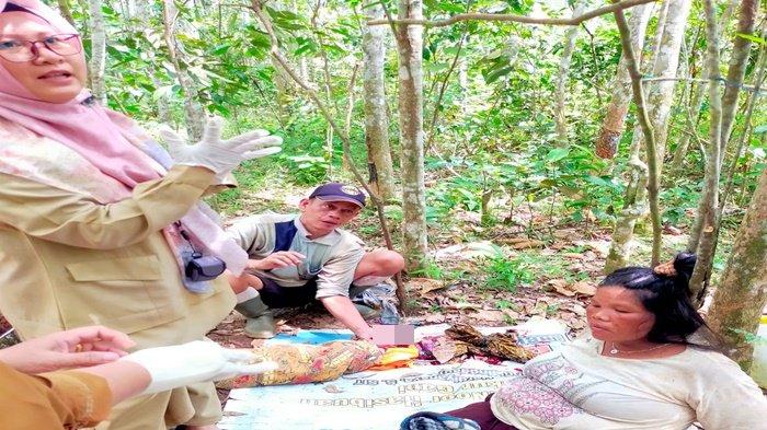 BREAKING NEWS: Ibu Melahirkan di Kebun Karet Musi Rawas, Beruntung Ada Polisi Lewat, Kondisinya ...