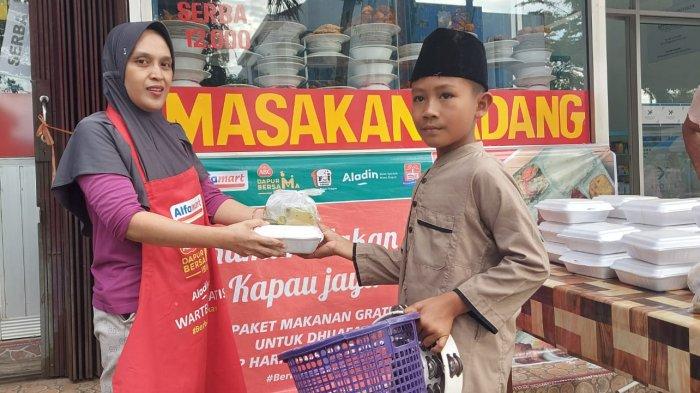 Gelar Warteg Gratis untuk Duafa, Alfamart dan Heinz ABC Bagikan 20.000 Paket Buka Puasa ...