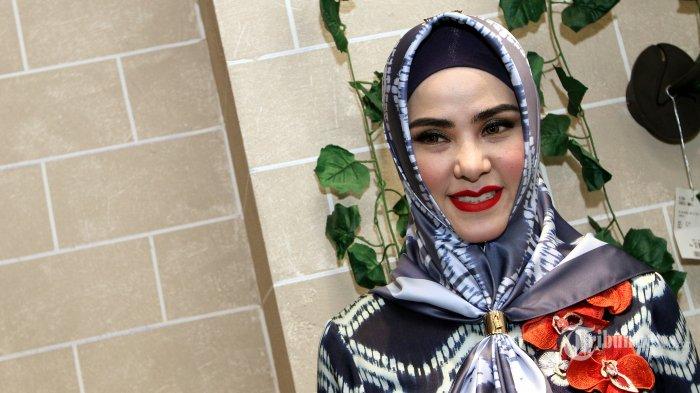 Lakukan ini saat Naik Ojek Online, Angel Lelga Kena Hujatan 'Perlu Diajarin Nih Artis Satu ini ...