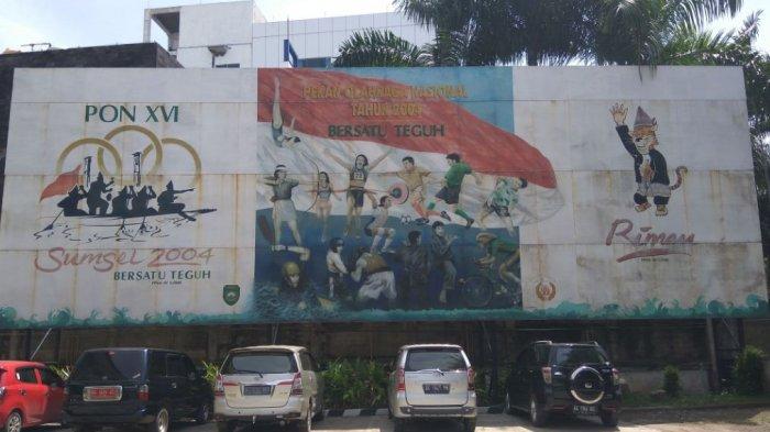 Baliho PON 2004 di Kantor ESDM Sumsel Bangkitkan Memori Kebanggaan Warga Sumsel 14 Tahun Lalu ...