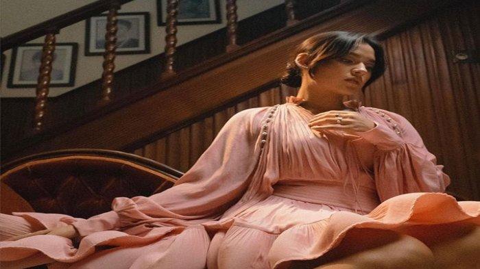 Daftar Lagu Raisa Paling Hits Beserta Liriknya : Usai Di Sini, Kali ...