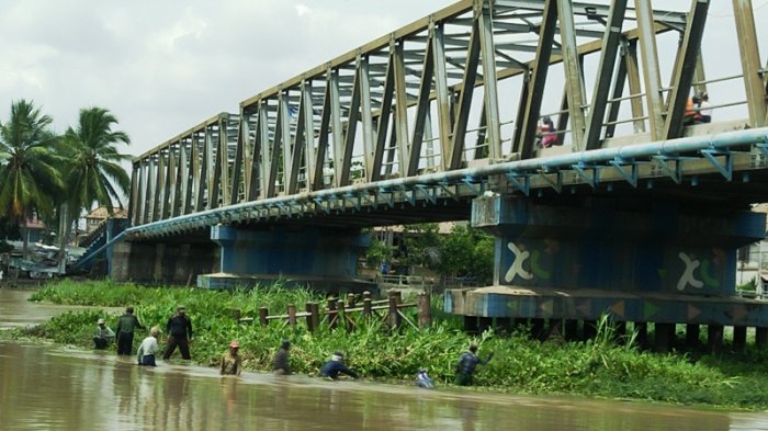 Fender Jembatan Kayu Agung Kian Miring - Tribunsumsel.com