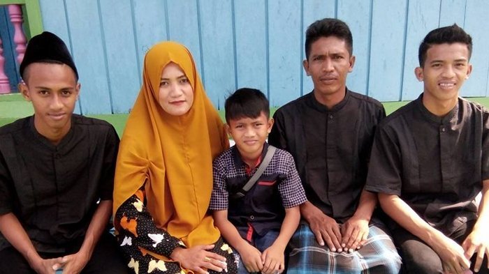 Foto Momen Lebaran Keluarga ini Terlihat Biasa, Saat Tahu Proses Buat ...