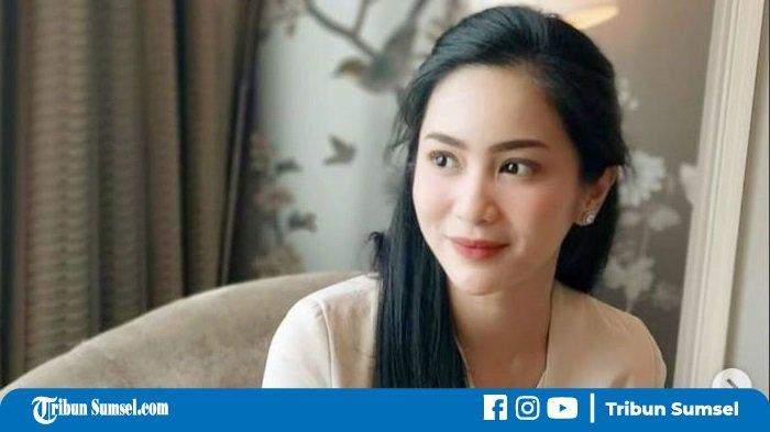 Fotonya Disebut Mirip Pemain Film Syur, Bunga Zainal Ngamuk di Medsos - Tribunsumsel.com
