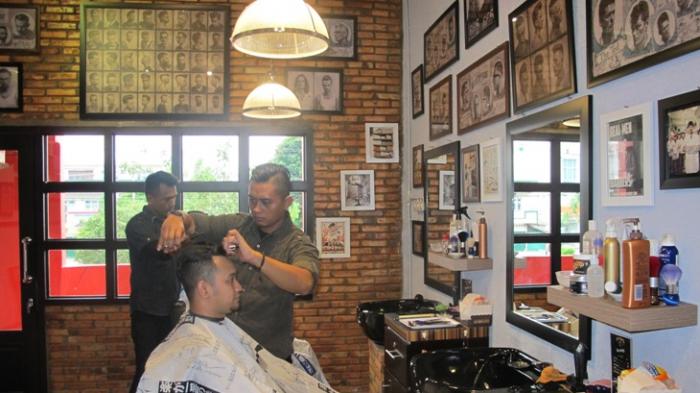 Gaya Rambut Klasik Eropa di Barber Scissors & Co - Tribunsumsel.com