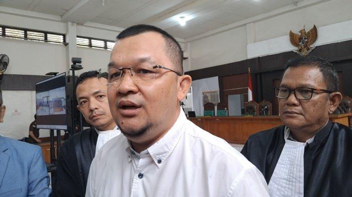 Didakwa Memperkaya Diri Di Kasus Dugaan Korupsi KONI Sumsel, Hendri ...