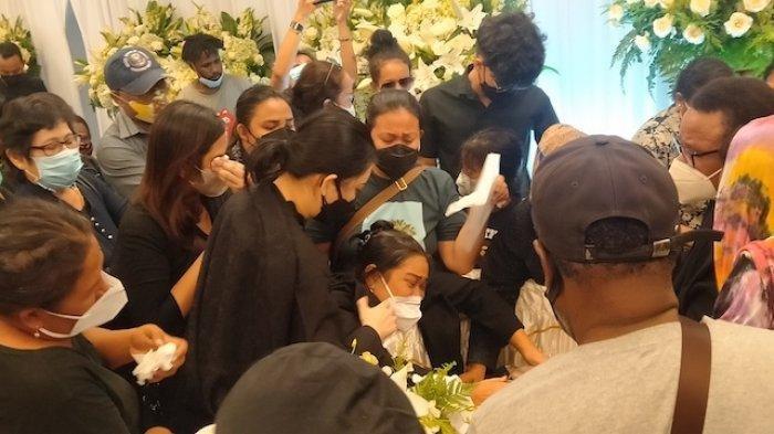 Sebelum Meninggal, Wagub Papua Klemen Tinal Sempat Nyeri Hebat di Dada ...