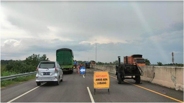 Persiapan Arus Mudik Lebaran 2022, WST Perbaiki 9 Titik Kerusakan Jalan Tol Kayuagung-Palembang ...