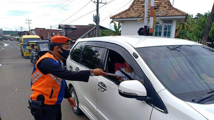 Sanksi Bagi Pengendara yang Terobos Pintu Perlintasan Kereta Api - Tribunsumsel.com