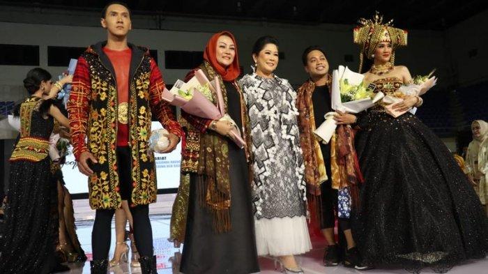 Kain Kanduk dan Kayu Aro OKU Selatan Unjuk Gigi di Palembang Fashion ...