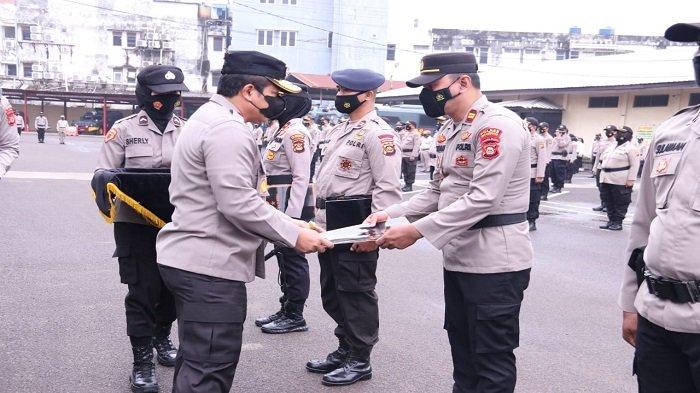 Kapolda Sumsel Pimpin Apel Pagi dan Berikan Penghargaan kepada Personel Berprestasi ...
