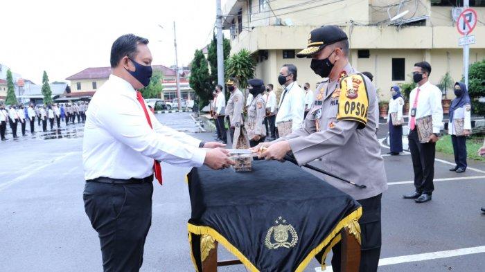 Kapolda Sumsel Berikan Penghargaan Pada Personel yang Berhasil Ungkap Kasus Menonjol ...