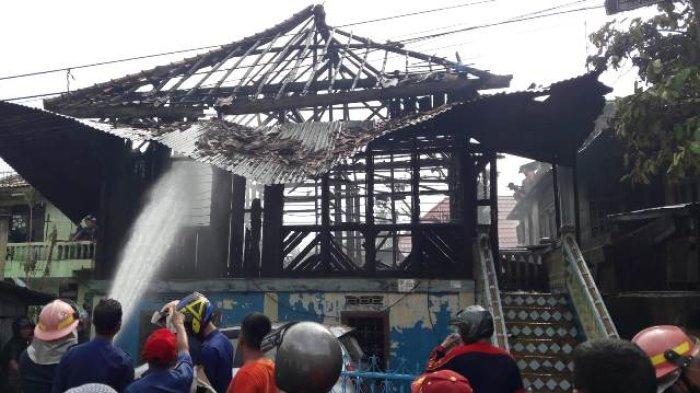 BREAKING NEWS Kebakaran di Bagus Kuning Plaju Palembang, Satu Rumah Panggung Hangus Terbakar ...