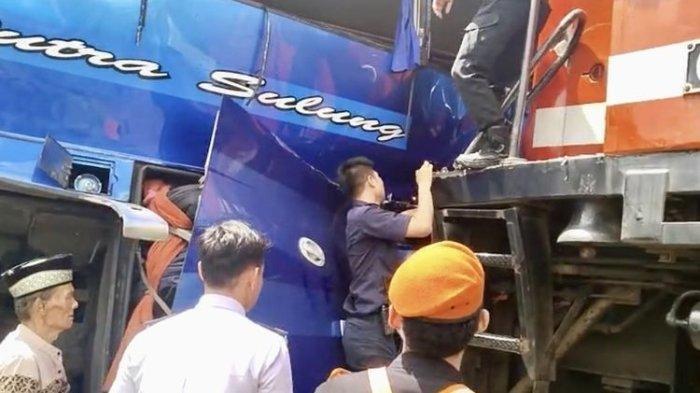Berita Kereta Api Tabrak Bus di Martapura Terbaru Hari Ini ... Berita Kereta Api Tabrak Bus di Martapura Terbaru Hari Ini ...