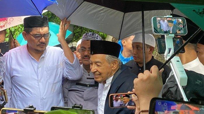 Momen Pemakaman Ibrahim Assegaf Diiringi Hujan Deras, Quraish Shihab Sebut Tanda Rahmat Tuhan ...