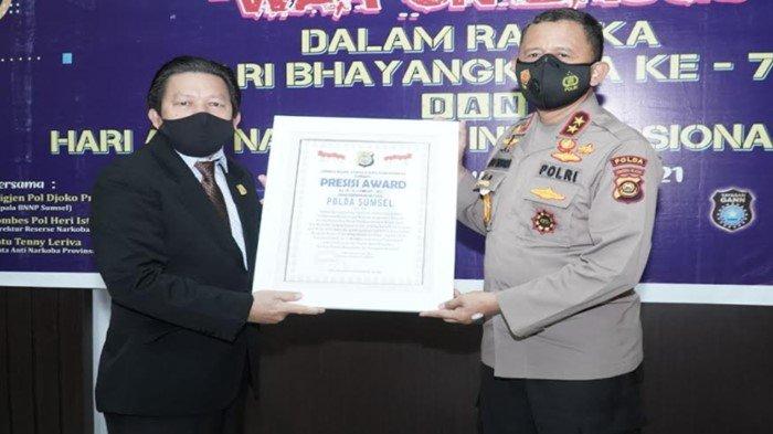 Jalankan Program Presisi Kapolri, Kapolda Sumsel Diganjar Dua Penghargaan dari Lemkapi ...