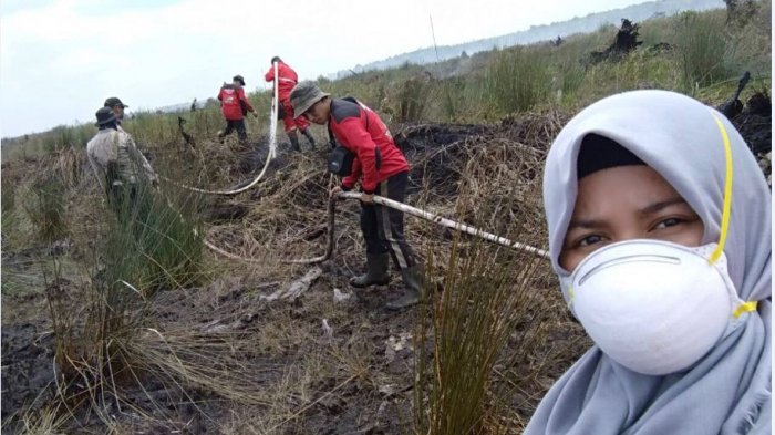 Deretan Perempuan Tangguh Pengendali Api Gambut OKI, Rika Berprofesi Guru PAUD - Tribunsumsel.com