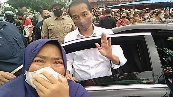 Sempat Dihalangi, Guru Ngaji di Pagar Alam Menangis Bisa Selfie Bareng Jokowi - Tribunsumsel.com