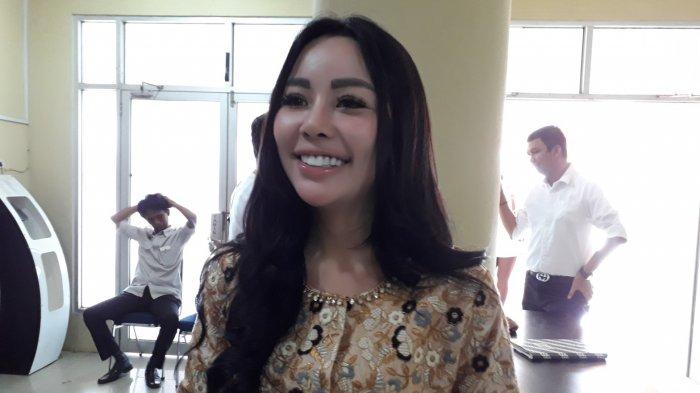 Sedang Jadi Perbincangan: Foto Calon DPD Ini Begitu Menawan, Mengenal ...