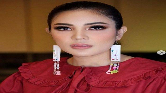 Penampilan Terbaru Nindy Ayunda Curi Perhatian, Warganet Soroti ...