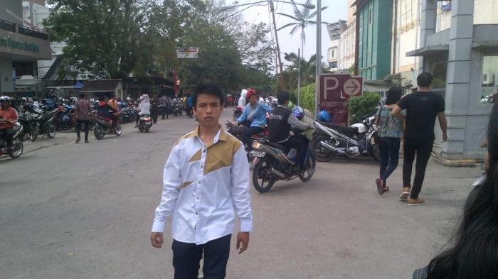 Parkir Penuh dan Mahal, Pengunjung Pilih Parkir di luar PS Mal ...