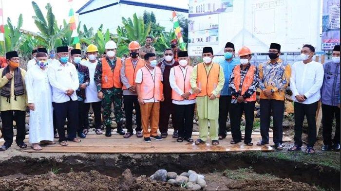 Wako Letakkan Batu Pertama Pembangunan Masjid Al Barru - Tribunsumsel.com