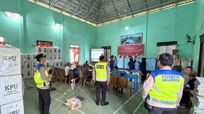 Ratusan Personel Polres Ogan Ilir Amankan Rapat Pleno Terbuka Rekapitulasi Suara Pemilu 2024 ...
