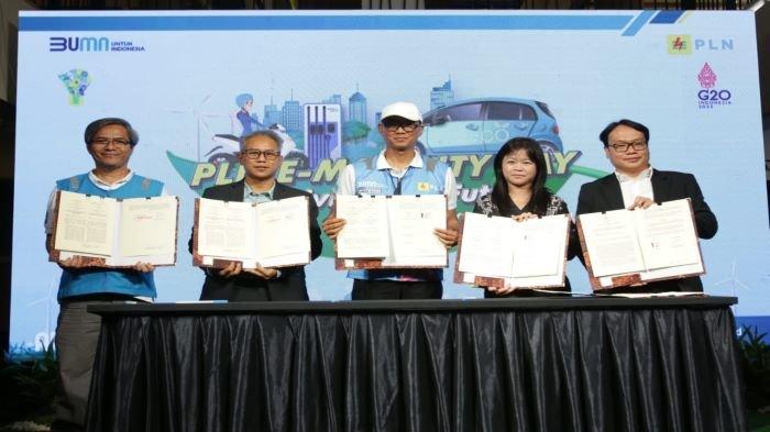 Dukung Ekosistem Kendaraan Listrik di RI, PLN Gandeng Produsen Kendaraan Listrik dan Grab ...