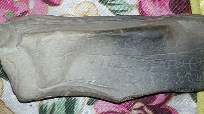 Ada Prasasti Bertuliskan Huruf Pallawa di Cengal, Ini Arti Tulisan ...