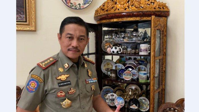 Mengenal Sosok Aris Saputra, Kasat Pol PP Sumsel Kolektor Piring dan Mug dari Berbagai Negara ...