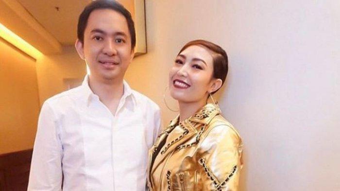 Suami Tajir Melintir, Ayu Dewi Kepergok Pakai Baju Bolong saat di Rumah, Ini Kata Istri Regi ...