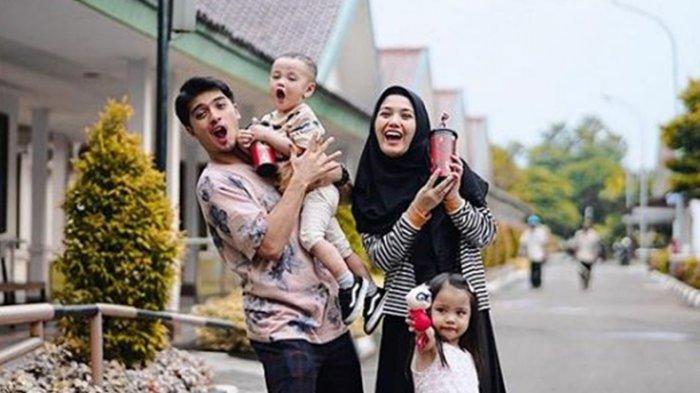 Dikaruniai Putra ke-3, Ricky Harun Puji Ketampanan Sang Anak 'Ganteng ...