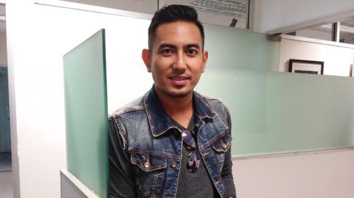 Daftar Lagu Rio Febrian Paling Hits Beserta Liriknya : ada Jenuh, Aku ...